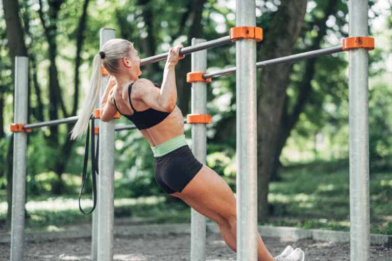 17 Best Bodyweight Lat Exercises You Can Do Anywhere | The Wellness ...